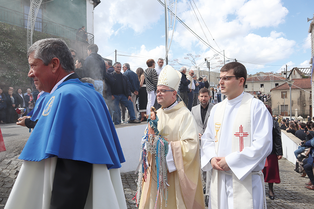 Festividades reforçam união da comunidade e atraem multidão a Padim da ...